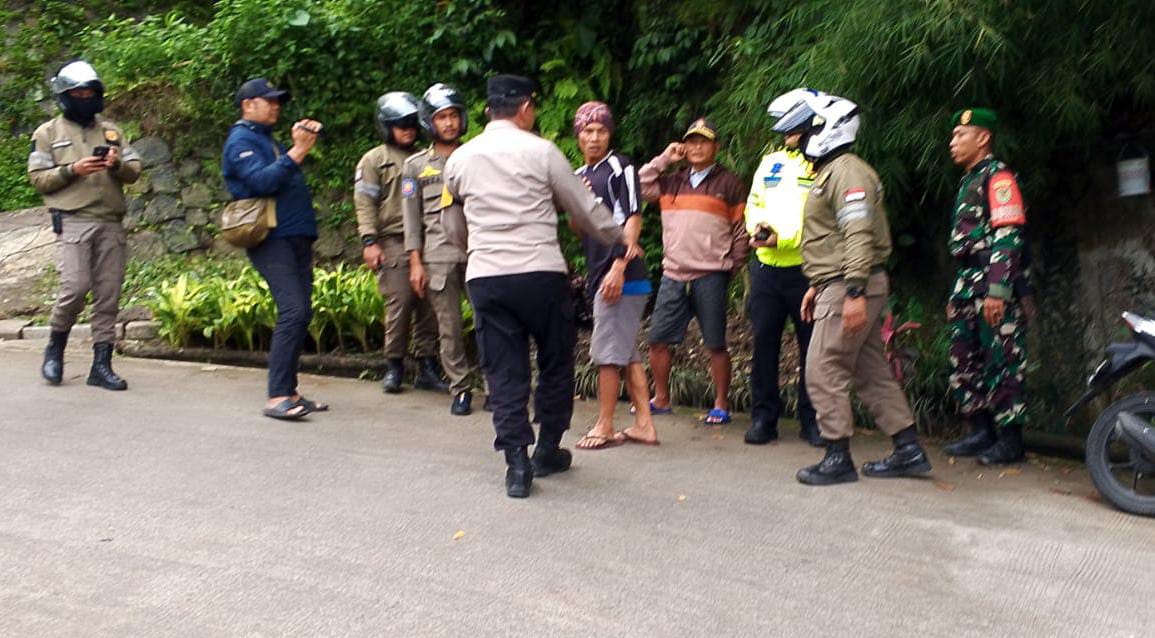 Lakukan Pungli Terhadap Wisatawan Puncak, Polisi Razia Joki dan Tukang Parkir - Berita Terkini ...